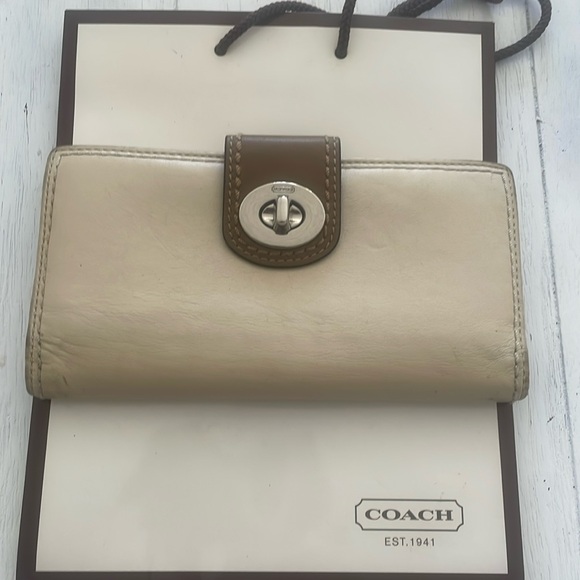 Coach | Bags | Coach Wallet Some Peeling Inside Cream Tan Silver ...